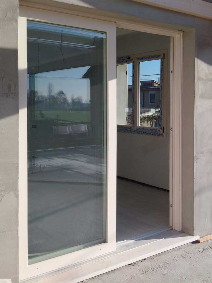 Finestre e portefinestre in PVC scorrevoli | V8 Serramenti